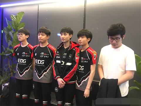 S8世界赛EDG小组第一出线 IBOY赛后直言：我若不送死EDG是最强|比赛|小组|卡莎_新浪新闻