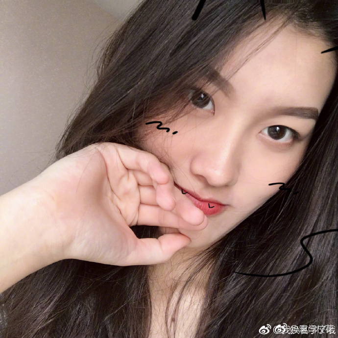 她叫雯雯，97年，就读于厦门大学嘉庚学院，身高179cm|厦门大学嘉庚学院|就读|身高_新浪新闻