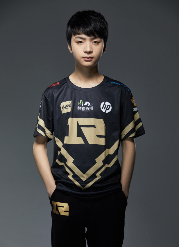 RNG战队夏季赛定妆照出炉！网友：我们想看呐喊版的RNG！