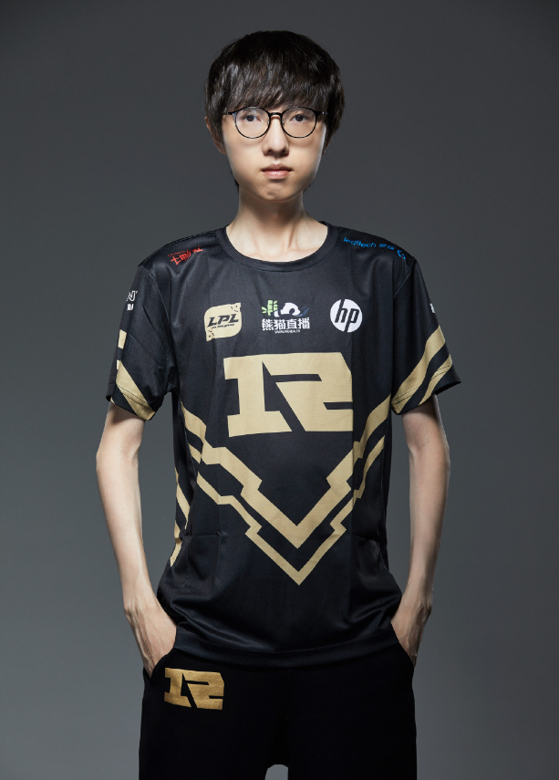 RNG战队夏季赛定妆照出炉！网友：我们想看呐喊版的RNG！