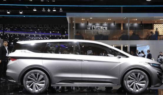 吉利第一款1.8T动力MPV, 内饰秒宝马, 甩宝骏730几条街-新浪汽车