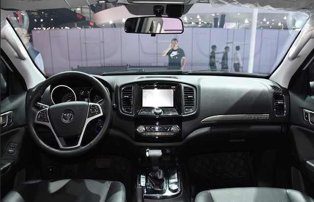 丰田普拉多尴尬了! 国产硬派SUV 2.8T配四驱, 价格仅仅12万!