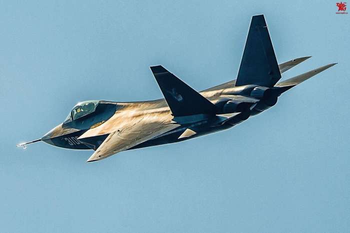 FC31结构强度严重不足: 前机身亚声速飞行就明显变形|蒙皮|强度|亚声速_新浪新闻