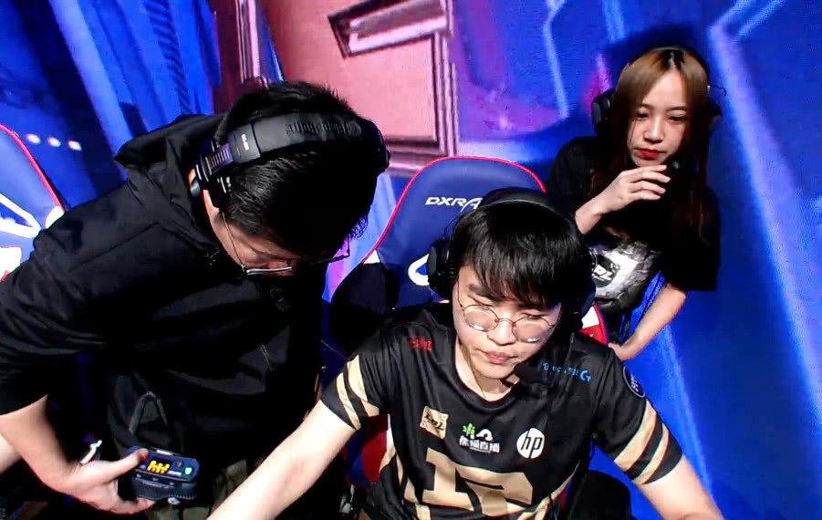 LPL裁判小姐姐微博曝光，RNG粉丝称幸运女神终于找到你了！