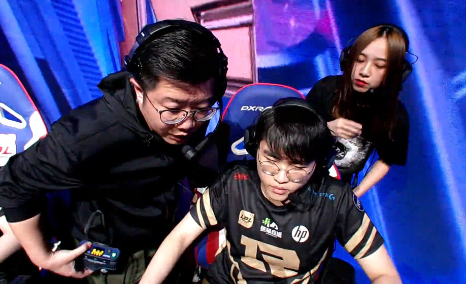 LPL裁判小姐姐微博曝光，RNG粉丝称幸运女神终于找到你了！