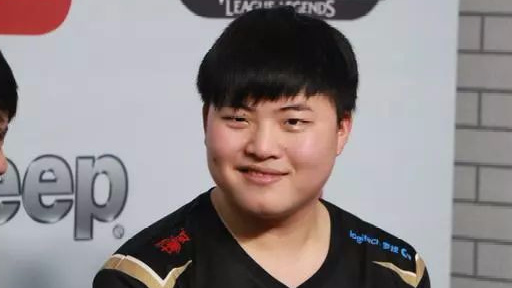 LOL四大赛区的最强ADC：世界第一Uzi是欧成最佩服的选手|LOL|赛区|选手_新浪新闻