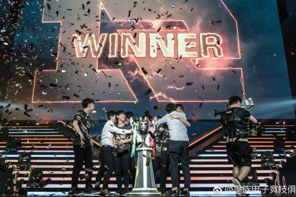 一周尽知道：4am奇迹翻盘，韦神落泪！RNG三连冠，Uzi说了7个字|三连冠|吃鸡|战队_新浪新闻