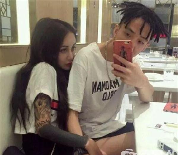 TT前女友 VAVA闺蜜 杨恬菲的背景是土哈