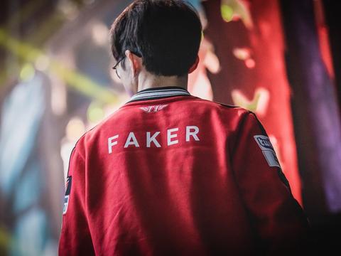 LOL：看到Faker就想到叶神？他们其实根本就没有相同点|李哥|叶修|封神_新浪新闻