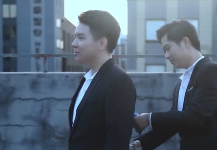 BLG上单AD出演灵石路《无间道》，古风美男AJ的歌声醉了！|灵石|无间道|美男_新浪新闻