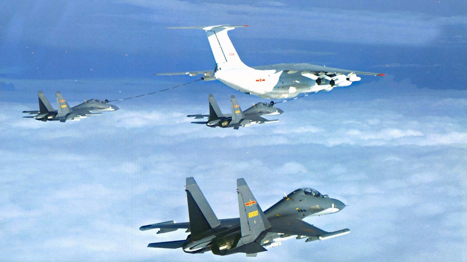 中国战机最新改进型亮相 最大作用是将战力翻倍数量翻番|改进型|空中加油|战机_新浪新闻