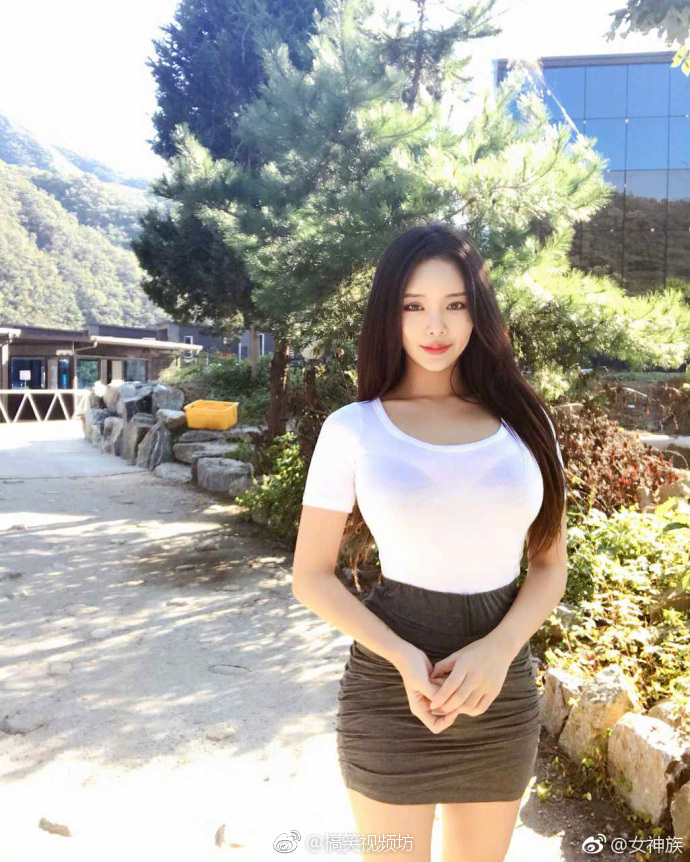 韩国网拍模特jeee622，jeee有着不科学的超火辣S曲线|S曲线|网拍|模特_新浪新闻
