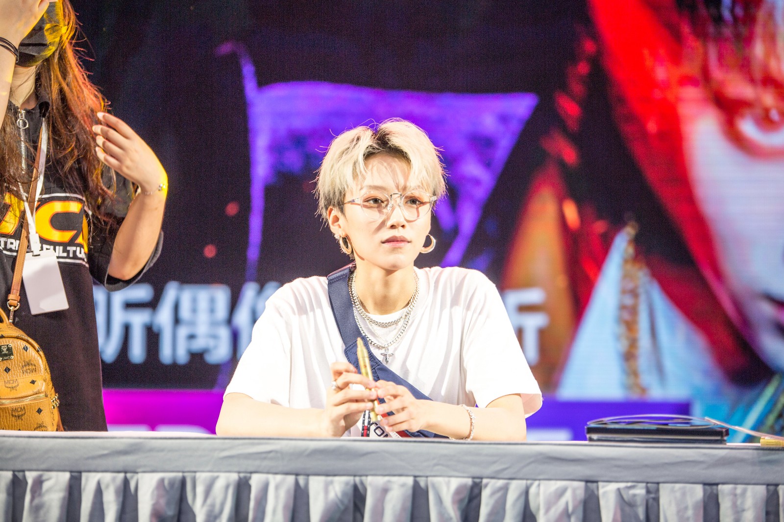 LadyBees刘雨昕819粉丝见面会完美收官 新歌首次LIVE表演|XIN|刘雨昕|粉丝见面会_新浪新闻