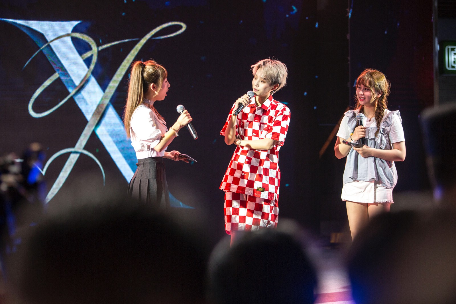 LadyBees刘雨昕819粉丝见面会完美收官 新歌首次LIVE表演