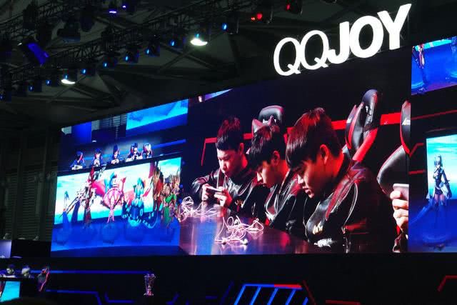 王朝陨落？《王者荣耀》三冠王QG.happy最终还是只能去保级！