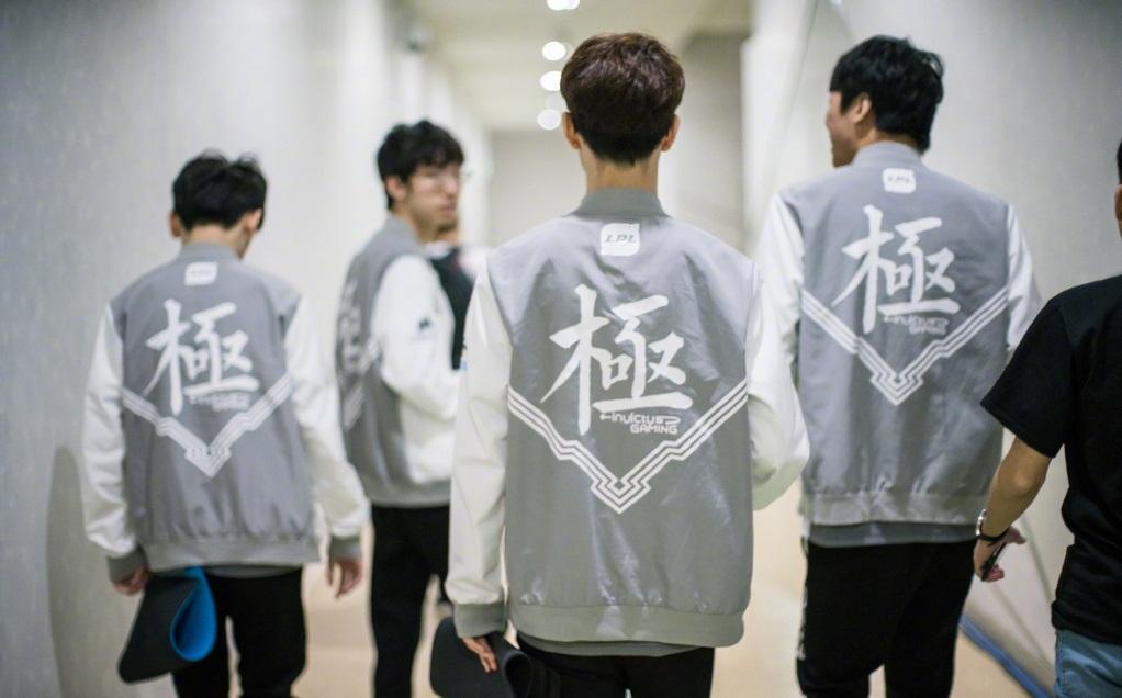 theshy回归新版剑魔一打四, ig战队强势拿下M17