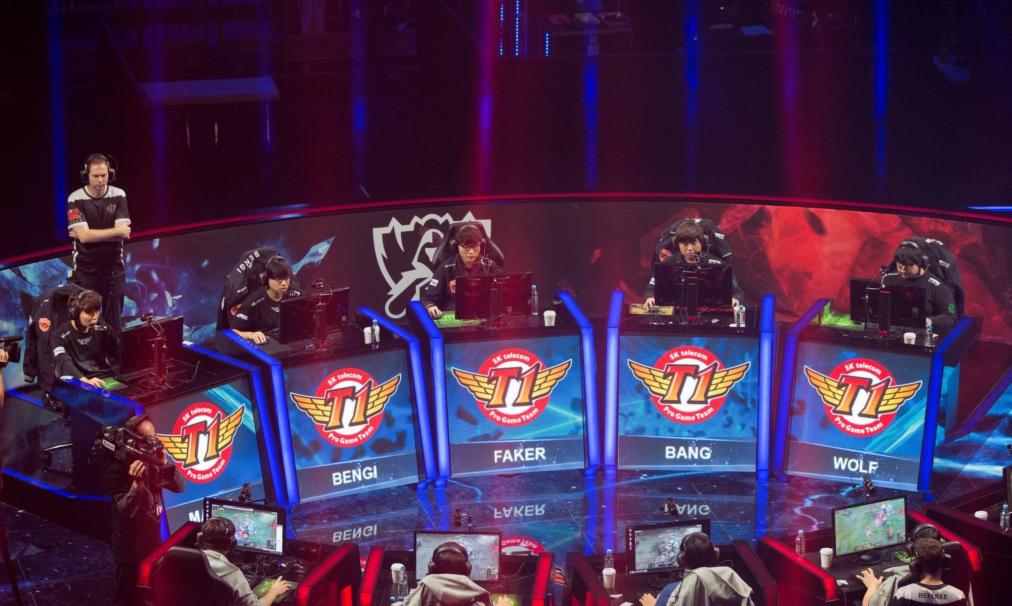 七届S赛共诞生32位世界冠军，三冠王除了Faker还有他|战队|冠军|世界冠军_新浪新闻