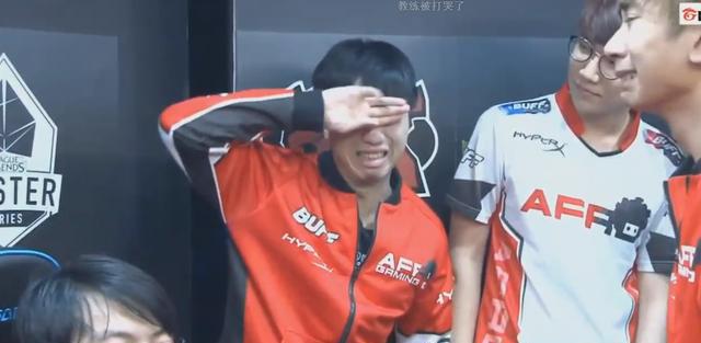 被称为“电竞汪精卫”的Tabe，其实是个很Nice的人，亲手挖掘UZI|电竞|汪精卫|皇族_新浪新闻