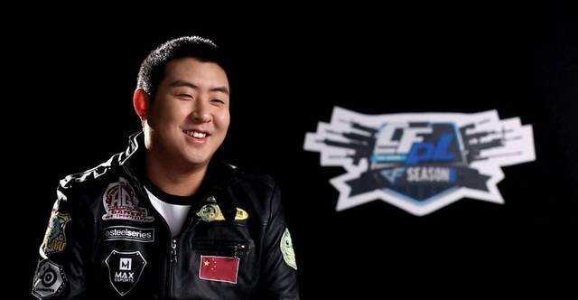 穿越火线：传奇狙神70KG在7夕没去陪老婆，舍小家为大家？|穿越火线|老婆|传奇_新浪新闻