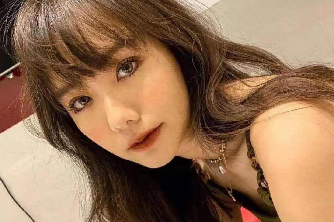 泰星吉姐与Sean刚分手，牵手国外小男友，Toey走性感路线美翻！