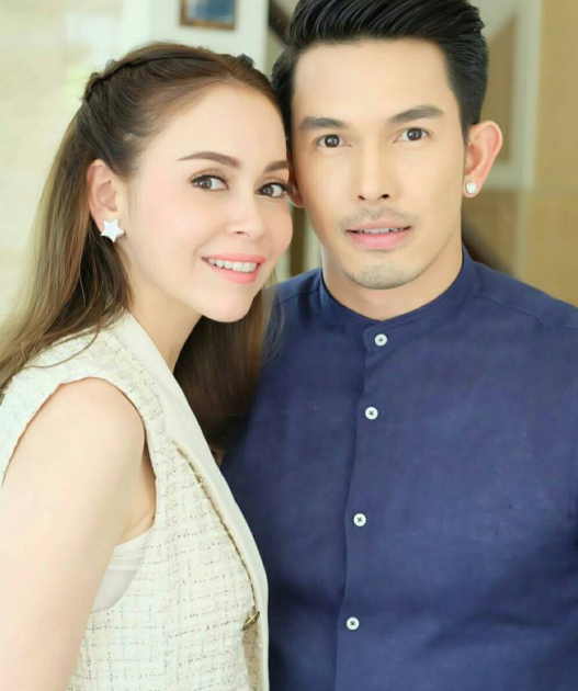 泰剧明星Aum和Nat结婚四年依然恩爱，国内某些明星夫妻真该学学