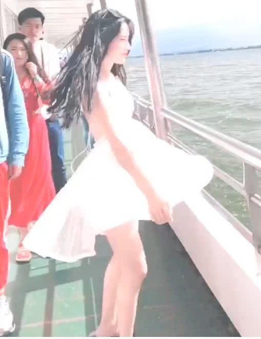 小姐姐脱裙子小姐姐撩裙子 伤感说说吧