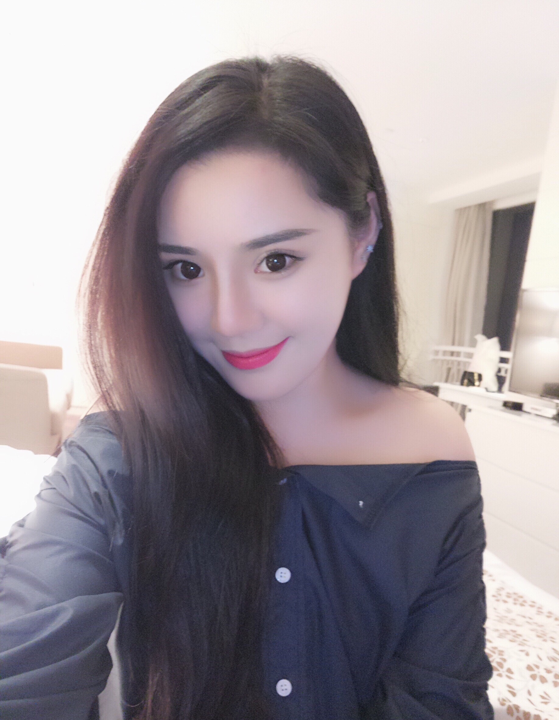 南京财经大学 贾玲 97年 身高172cm 体重145斤 喜欢唱歌 拍照 摄影 爱|南京财经大学|摄影|贾玲_新浪新闻