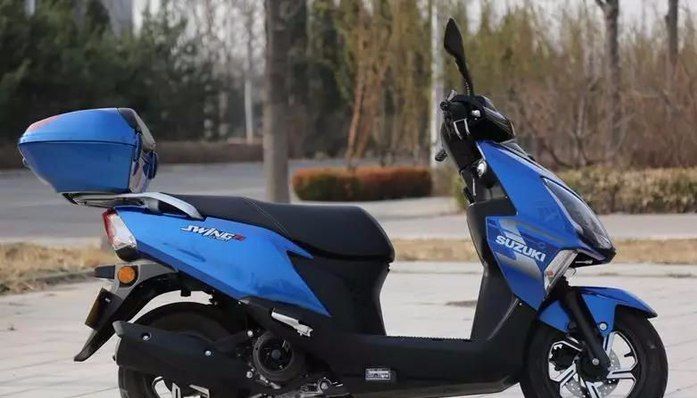 UU125升级版铃木UY125，售价9380，超大空间，犀利的线条