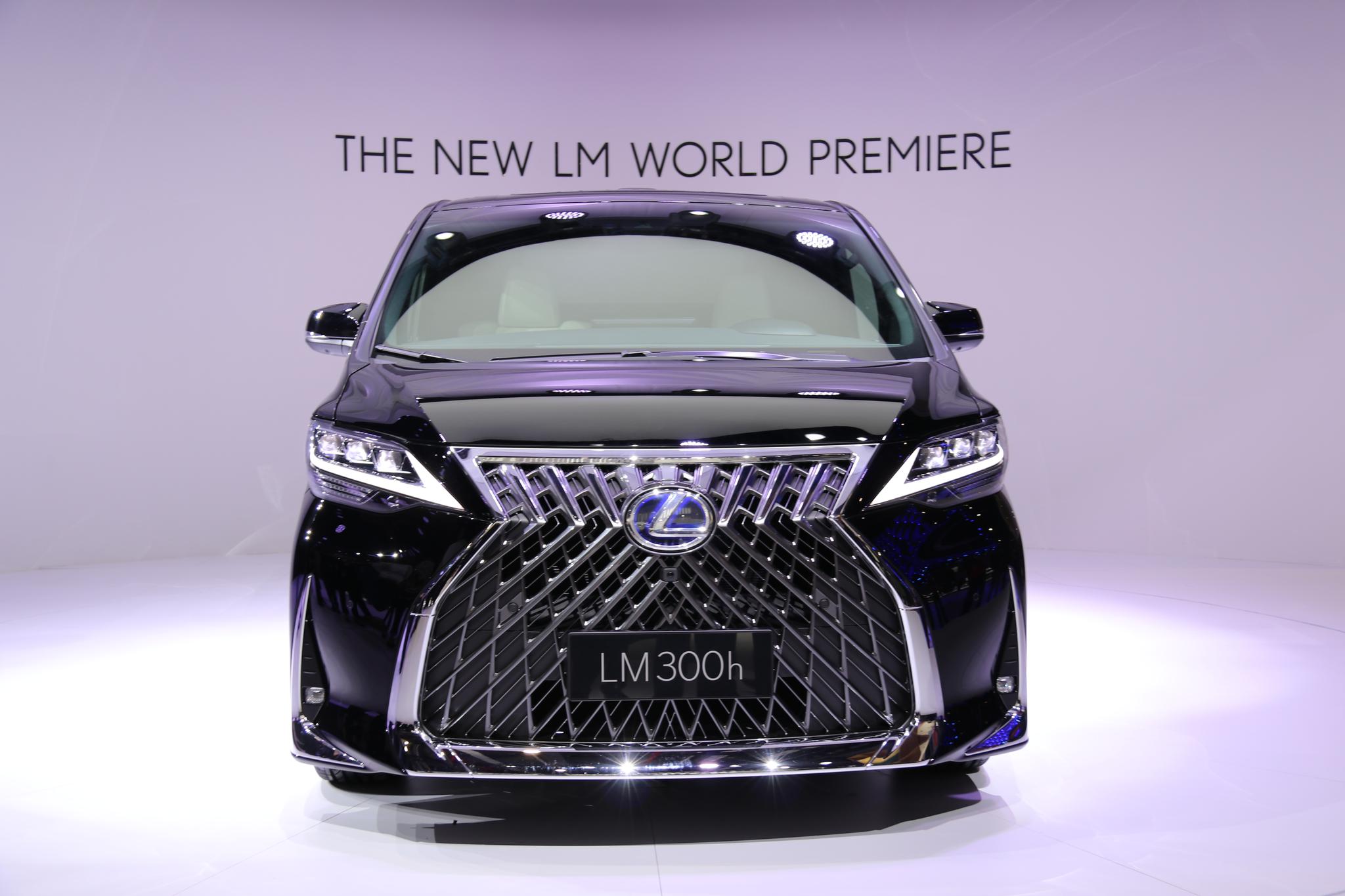 雷克萨斯豪华mpv LM300h-新浪汽车