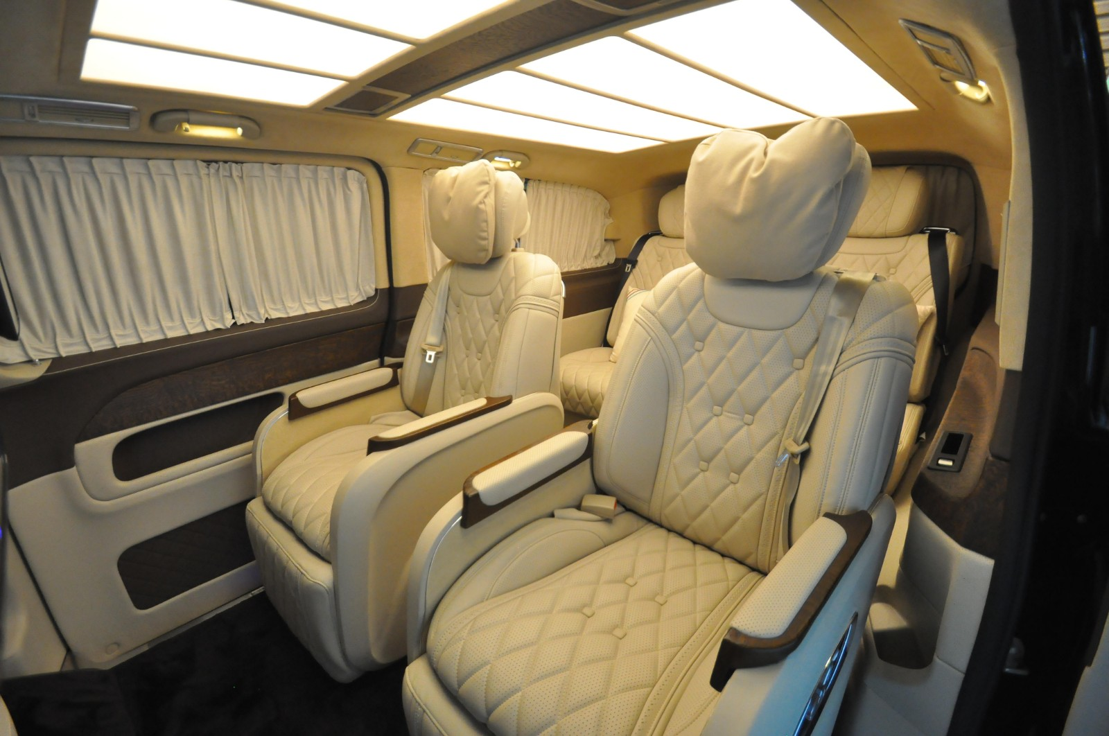 19款奔驰VS680，豪华七座商务车，带您深度体验MPV的奢华与尊贵