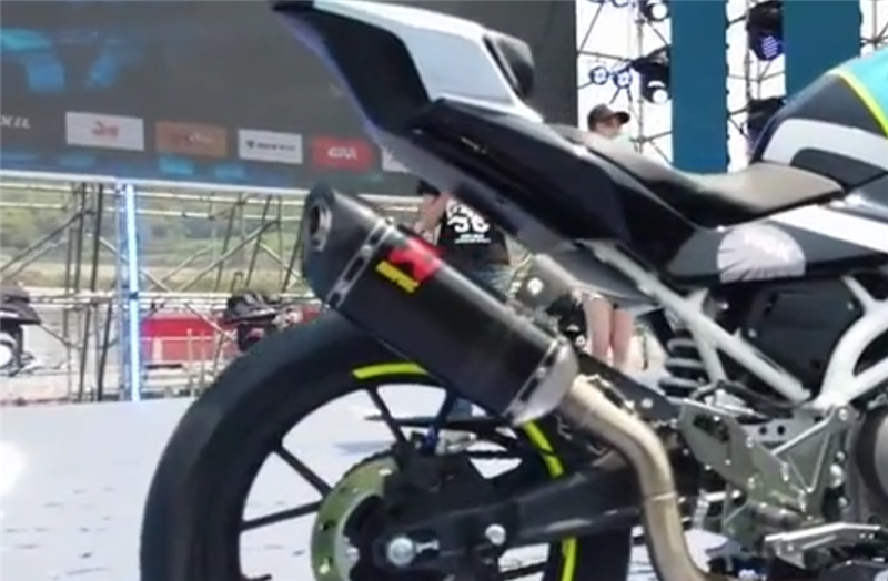 最“帅”的国产仿赛摩托车，排量249CC，马力26匹，自带天蝎排气