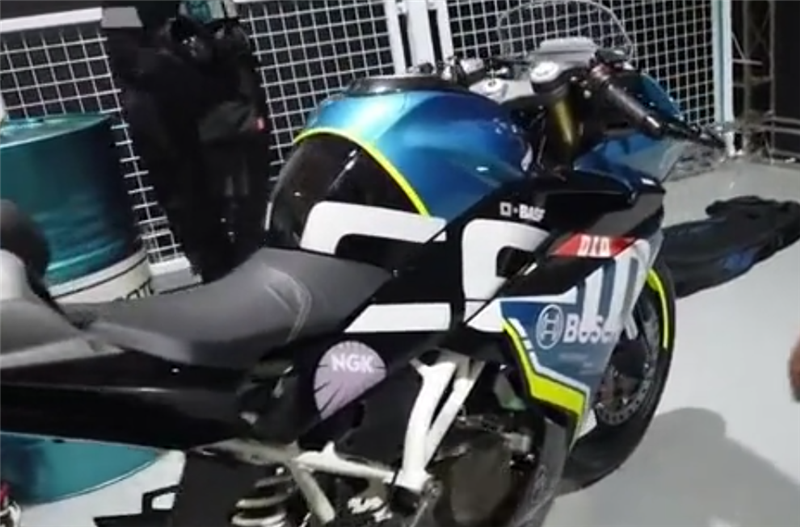 最“帅”的国产仿赛摩托车，排量249CC，马力26匹，自带天蝎排气