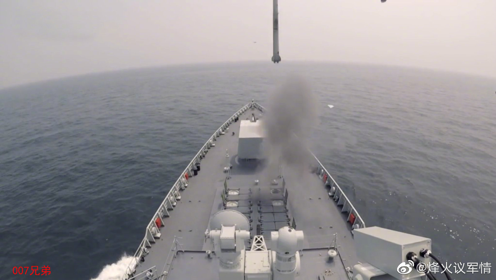 052D型导弹驱逐舰“巧克力”垂发海红旗-9，根据弹种的不同|红旗|导弹驱逐舰|弹筒_新浪新闻