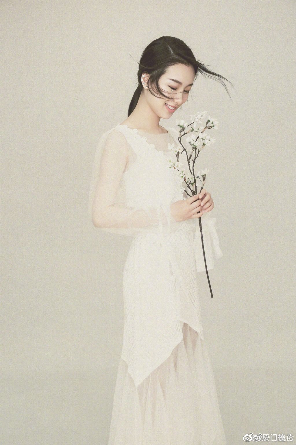 她叫白旭含，98年，就读于中国传媒大学，身高166cm|白旭|中国传媒大学|就读_新浪新闻