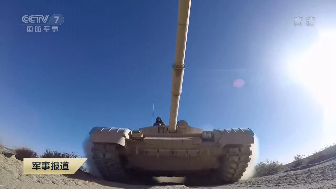 帅气逼人！99A主战坦克换上沙漠迷彩，与美军M1不相上下|坦克|沙漠|作战_新浪新闻