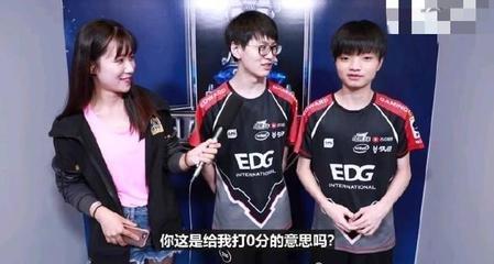 LPL下路组合谁最甜，ming独爱uzi，smlz只对他笑|组合|打法|英雄联盟_新浪新闻