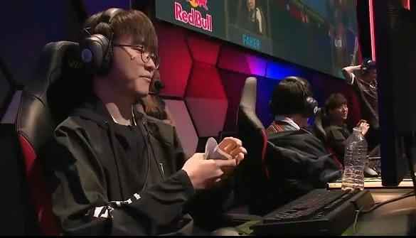 LOL：全明星SOLO赛Uzi被欧洲法王Caps 极限击杀|全明星|选手|对局_新浪新闻