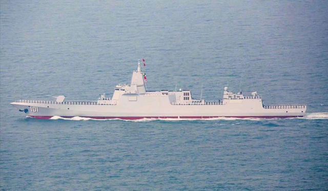 052D驱逐舰已出现26艘，052E已无发展必要，应优先发展反潜护卫舰