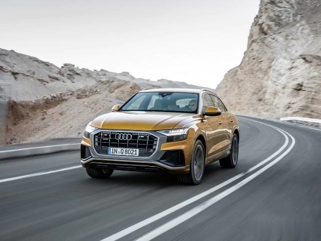 19款奥迪Q8评测：3.0T+8AT带远程停车功能，停车都不用坐在车里-新浪汽车