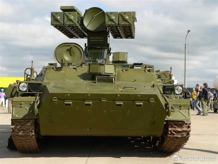前苏联9K35“箭”-10新型机动式近程防低空导弹系统