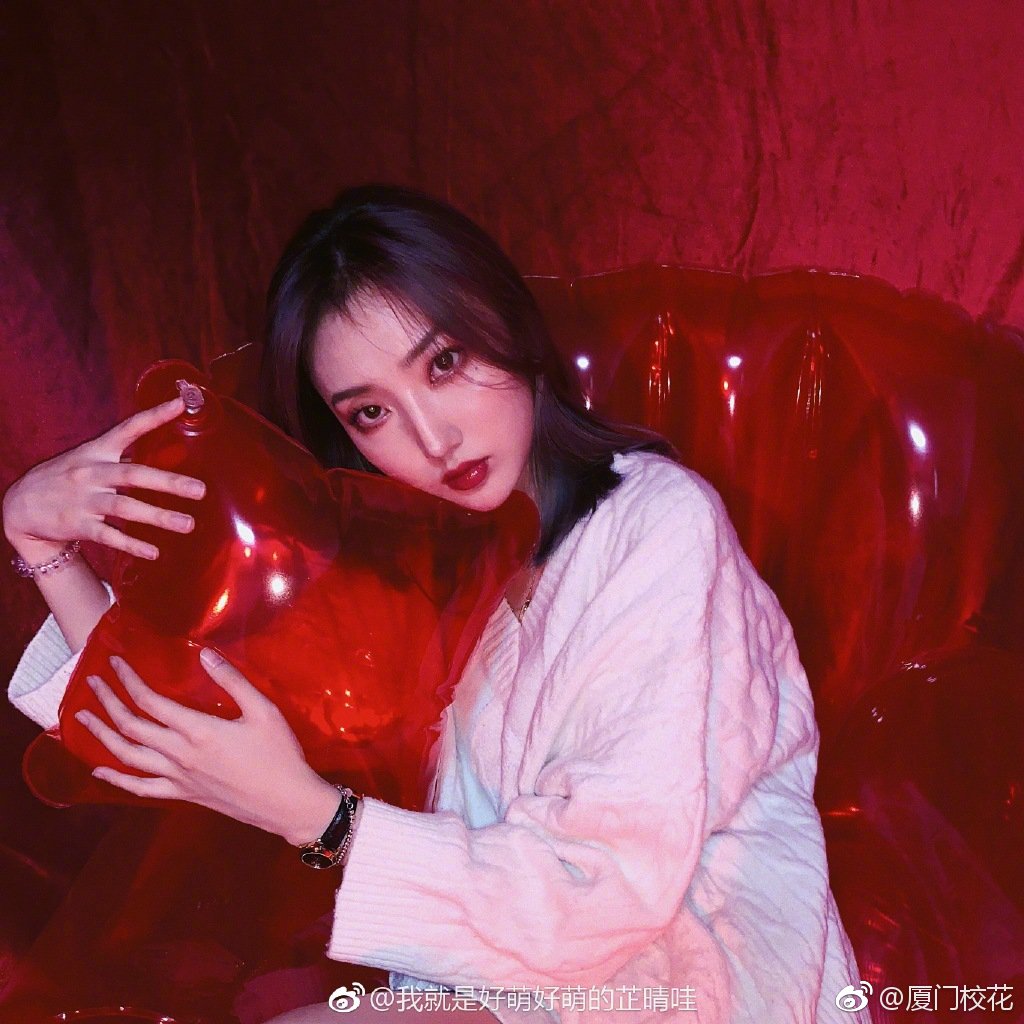 她叫曹芷晴，98年，美术生，身高177cm，大长腿MM，你觉得几分呢|美术生|身高|曹芷晴_新浪新闻