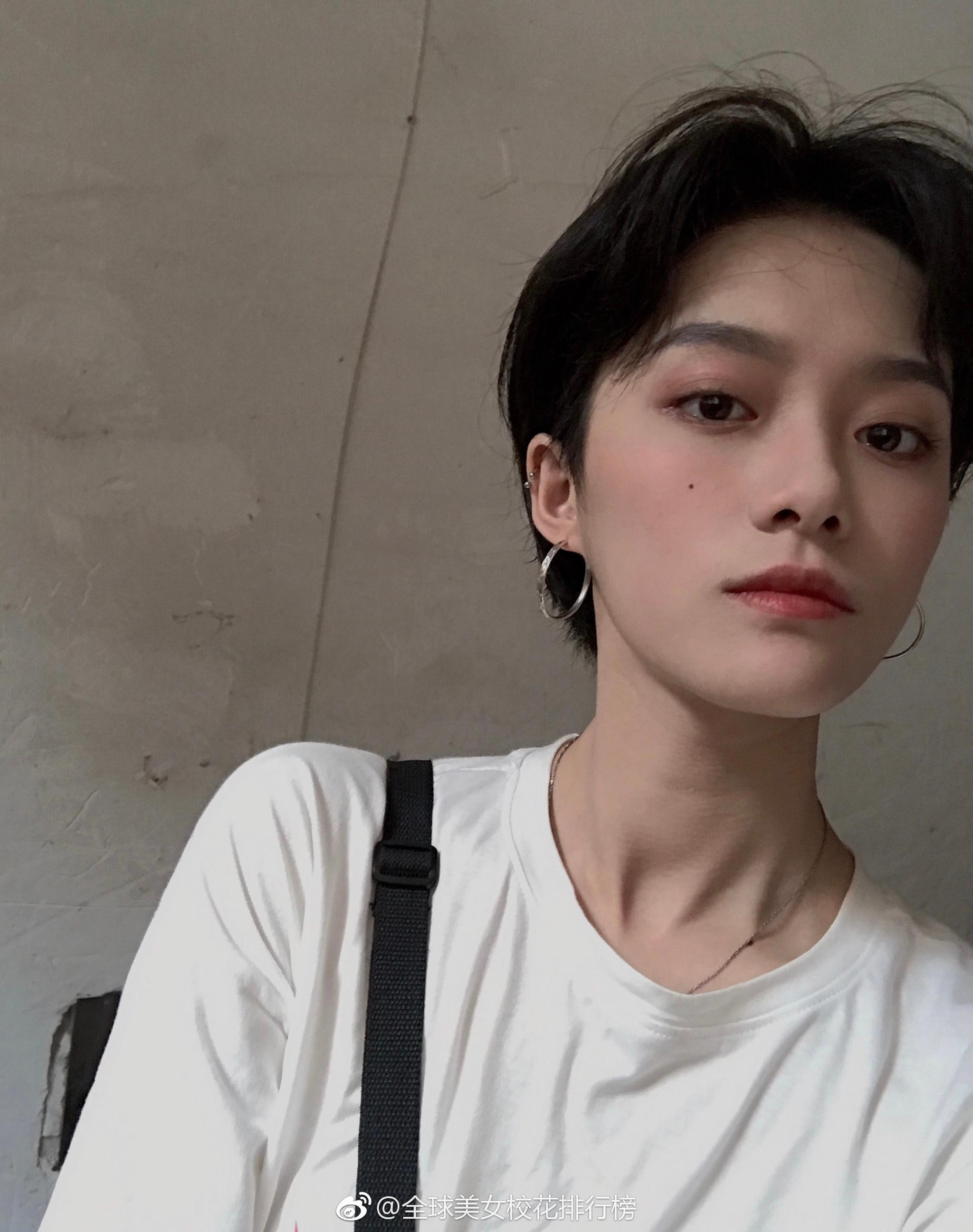 @神隐阿乐 98年的摩羯座，身高178cm，长腿MM，你觉得几分呢？|阿乐|摩羯座|身高_新浪新闻