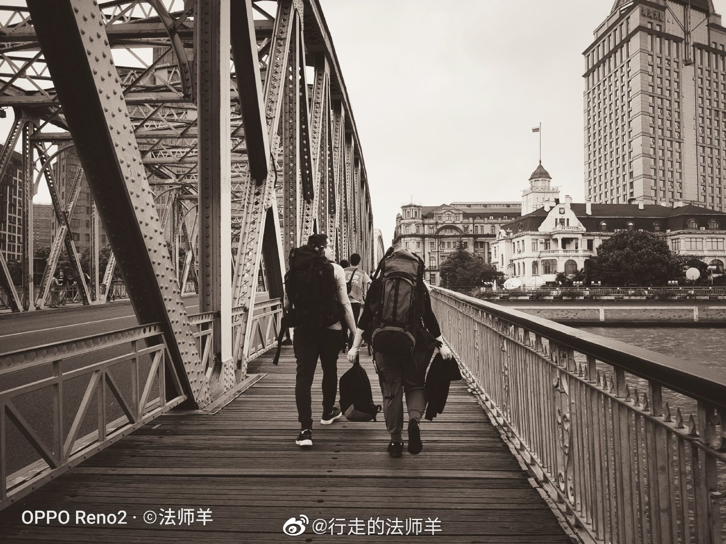 在上海的街头，用街拍的方式来体验OPPO Reno2的人像黑白镜头|人像|镜头|影调_新浪新闻