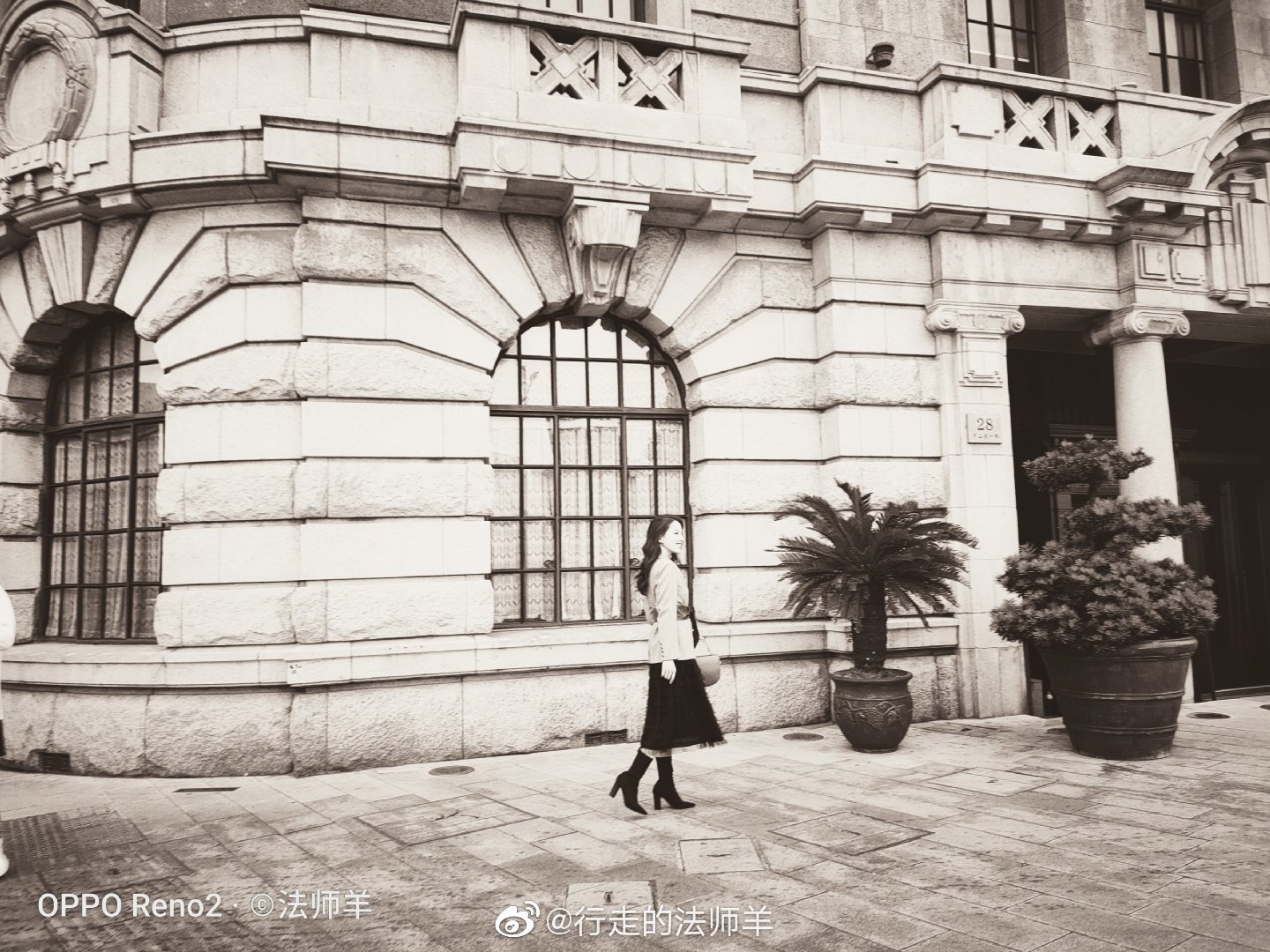 在上海的街头，用街拍的方式来体验OPPO Reno2的人像黑白镜头|人像|镜头|影调_新浪新闻