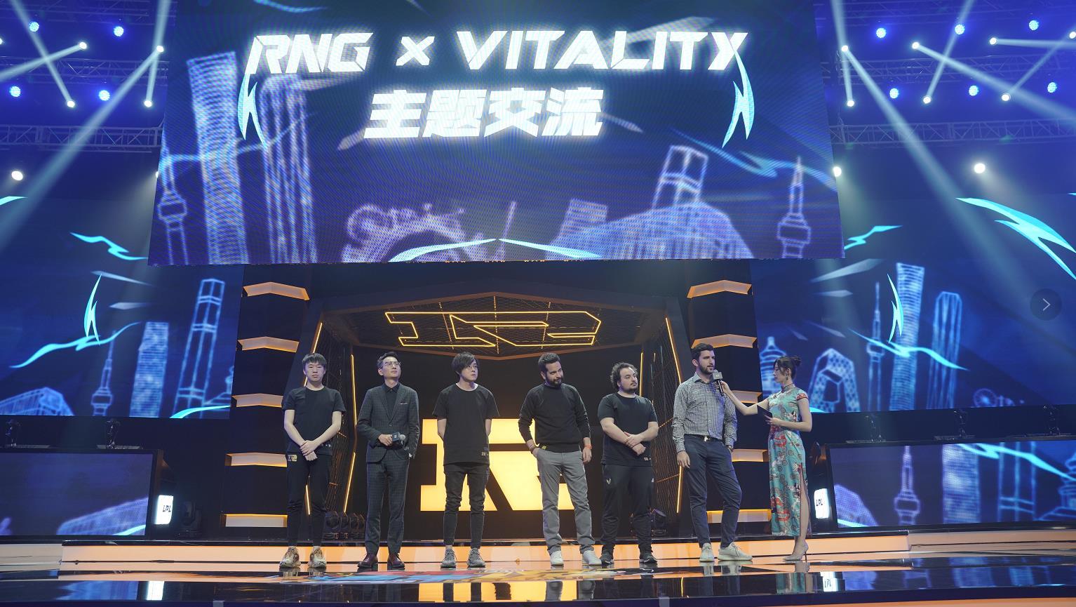 RNG ＆ VIT 国际训练营群访：体验中国文化 Jiizuke偏爱烤鸭|集训|李杰明|战队_新浪新闻