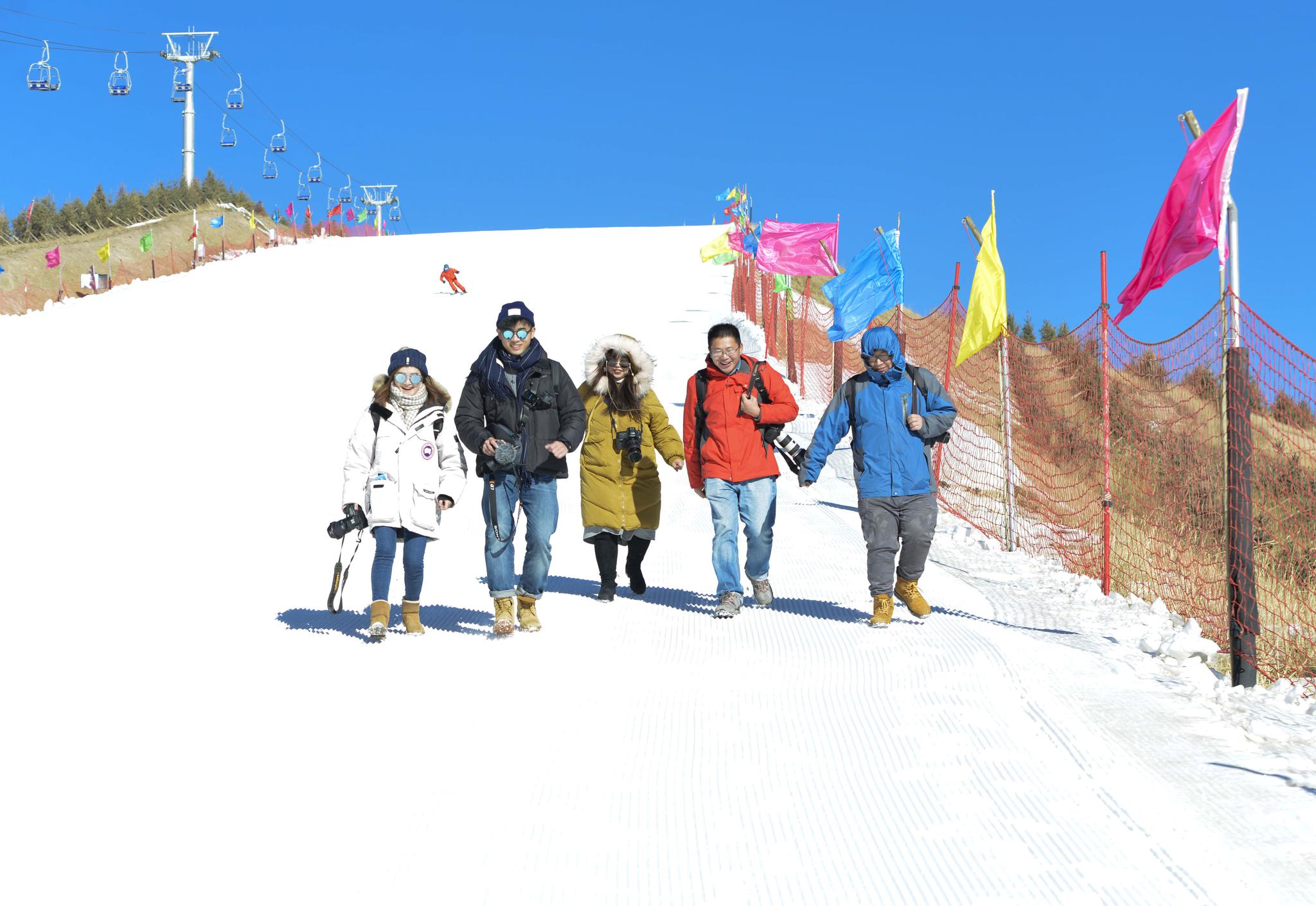 甘肃武威:马牙雪山脚下的乌鞘岭滑雪场,一个让人激情四射的地方 马牙雪山 滑雪场 甘肃 新浪新闻