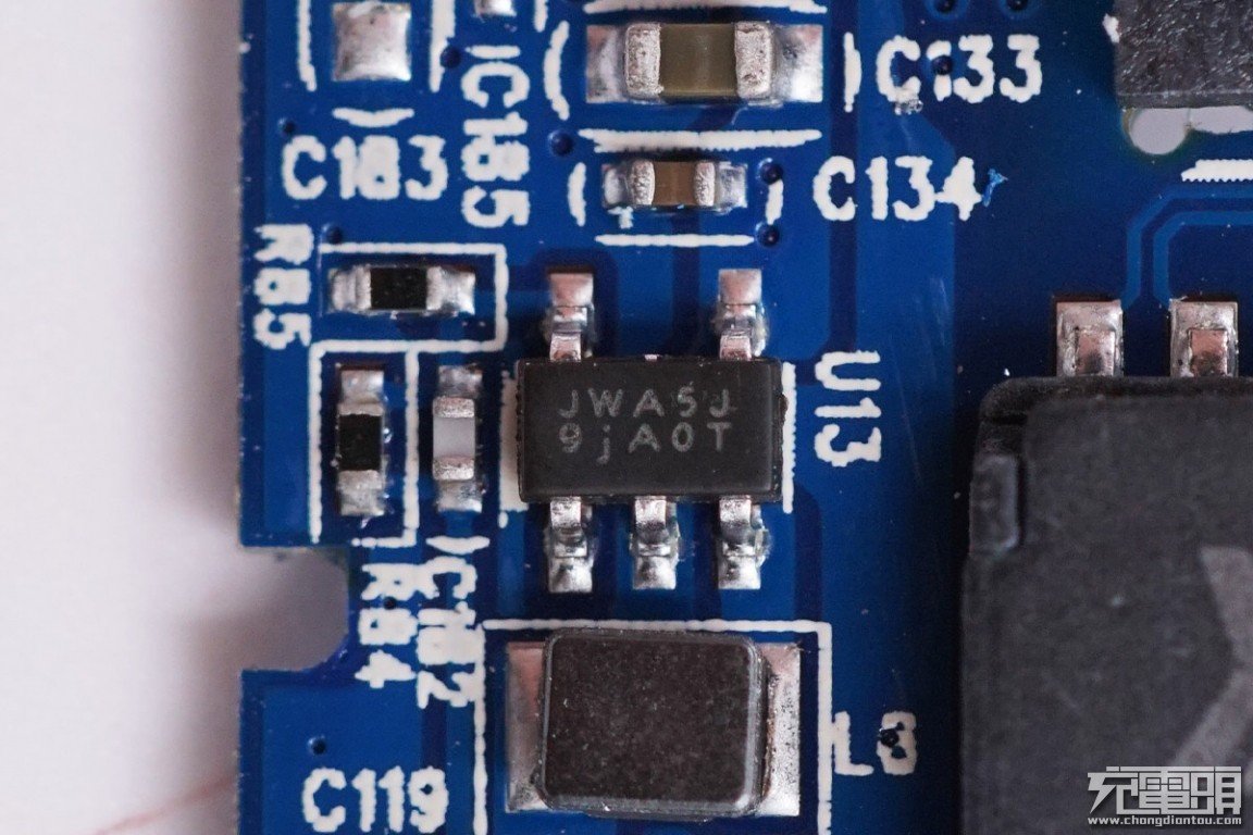 拆解报告：UGREEN绿联USB-C多功能拓展坞|USB|芯片_新浪新闻