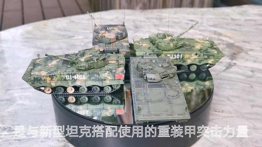 土豪师标配 中国陆军ZBD-04A履带式步兵战车_新浪新闻