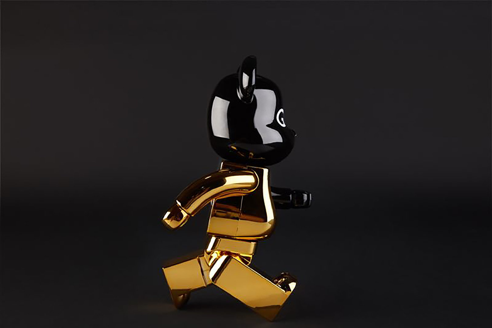 国内男装品牌GXG携手BE@RBRICK 打造全新联名限量公仔|公仔|男装|文化者_新浪新闻