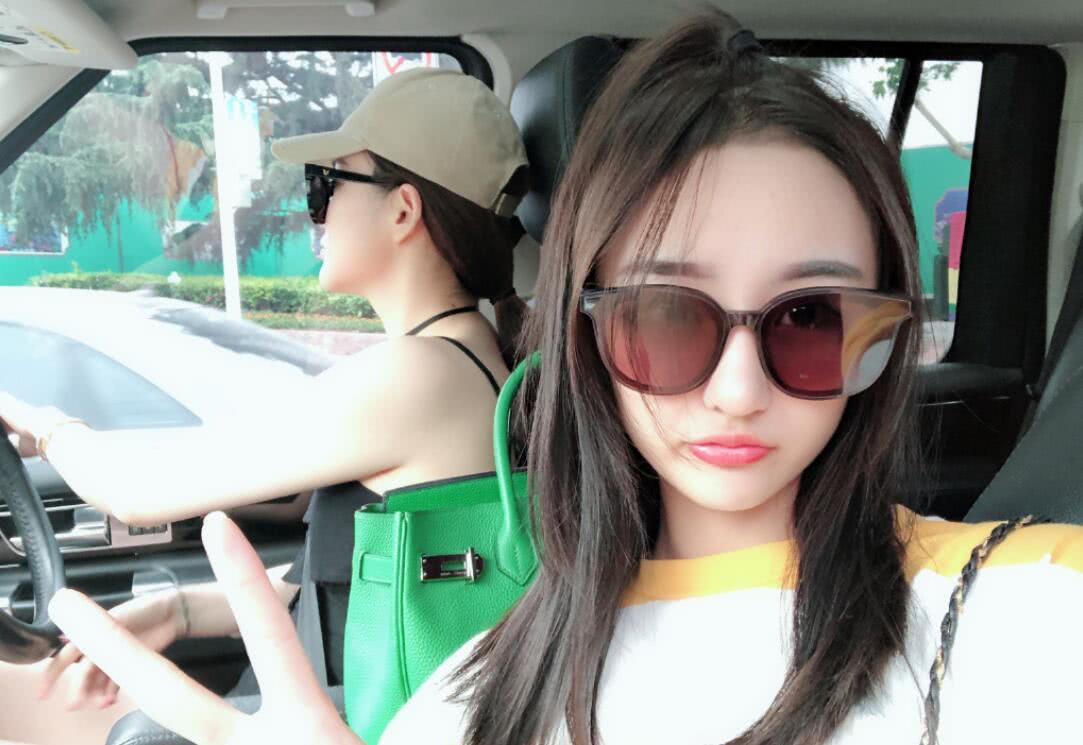 UZI女友撒狗粮，自曝第一次给UZI做饭经历，粉丝：心疼骚男